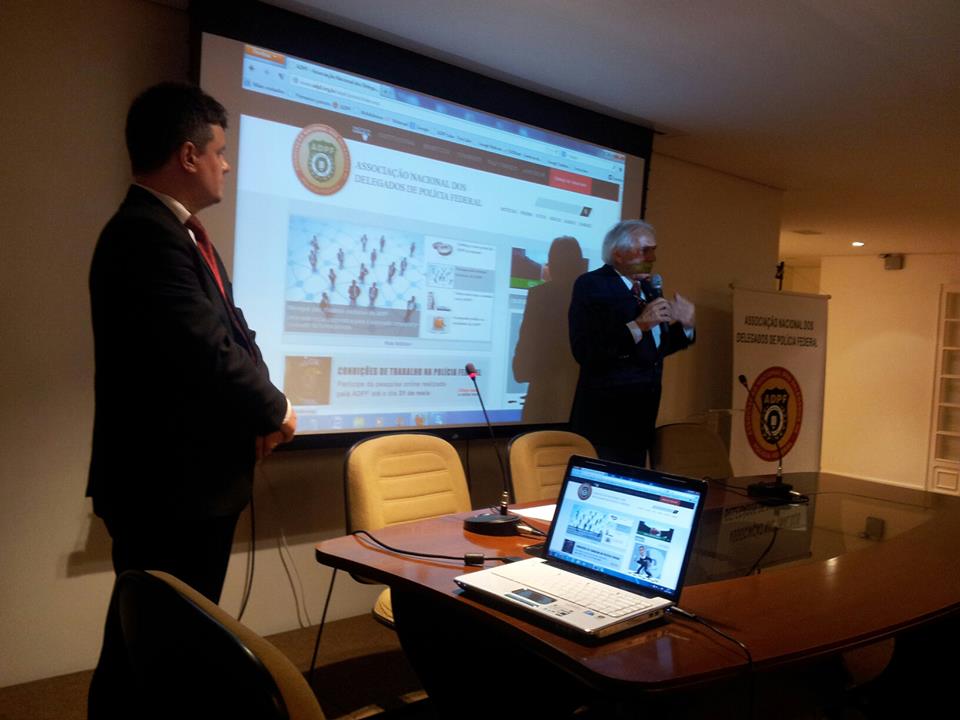 Lançamento do novo site foi momento de celebração - ADPF : ADPF