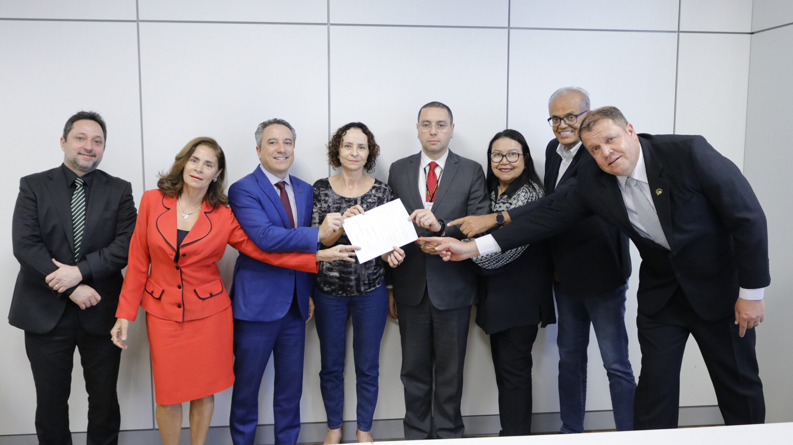 MGI assina acordo que reestrutura remuneração da Polícia Federal - ADPF ...